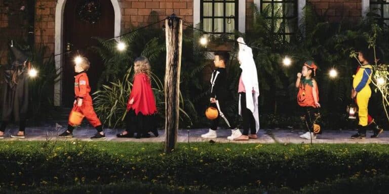 Pourquoi dit-on « un bonbon ou un sort